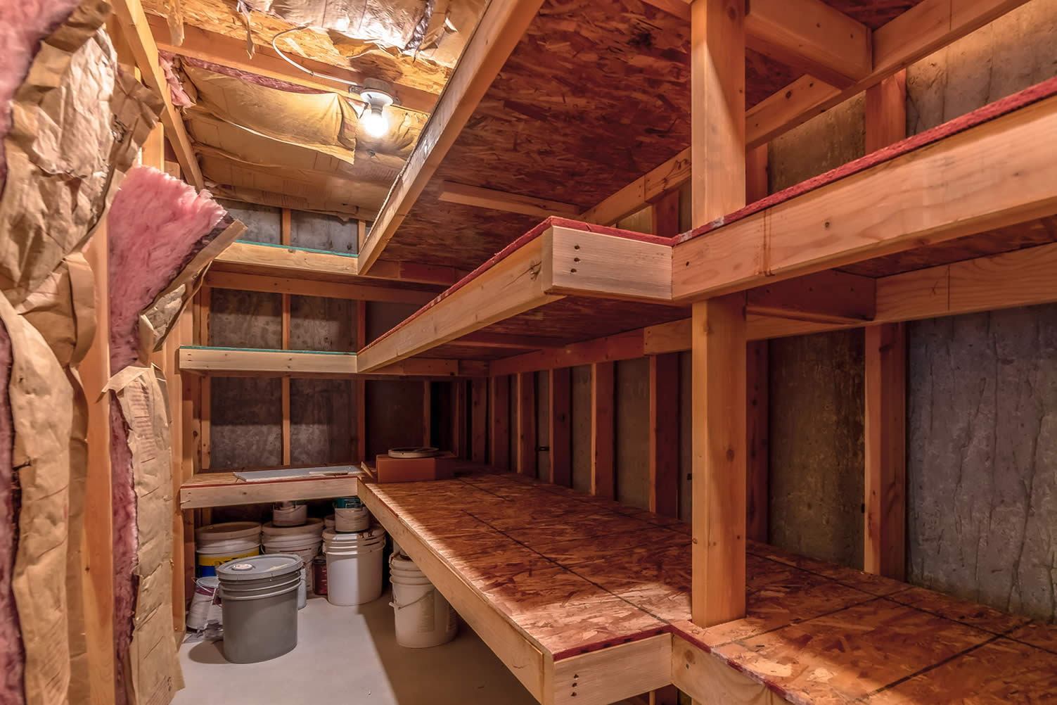 How do you vent a cold storage room?