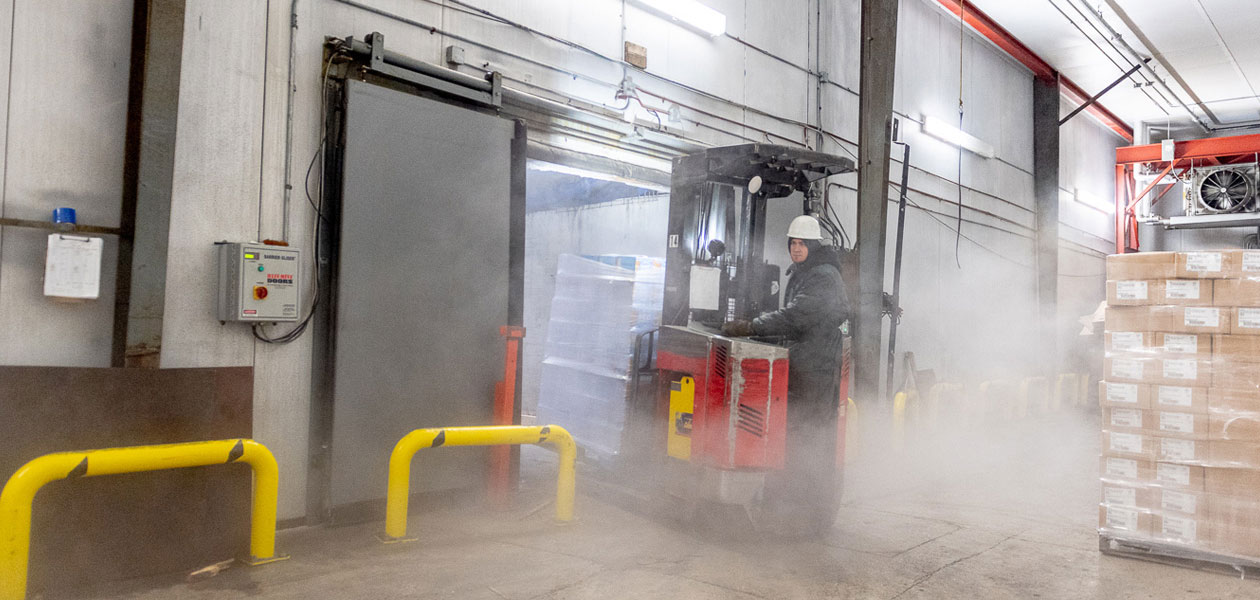 How does a cold storage warehouse work?